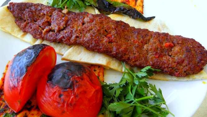 Reteta de KEBAB TURCESC IMBUNATATIT un deliciu exotic ce ne aduce ...