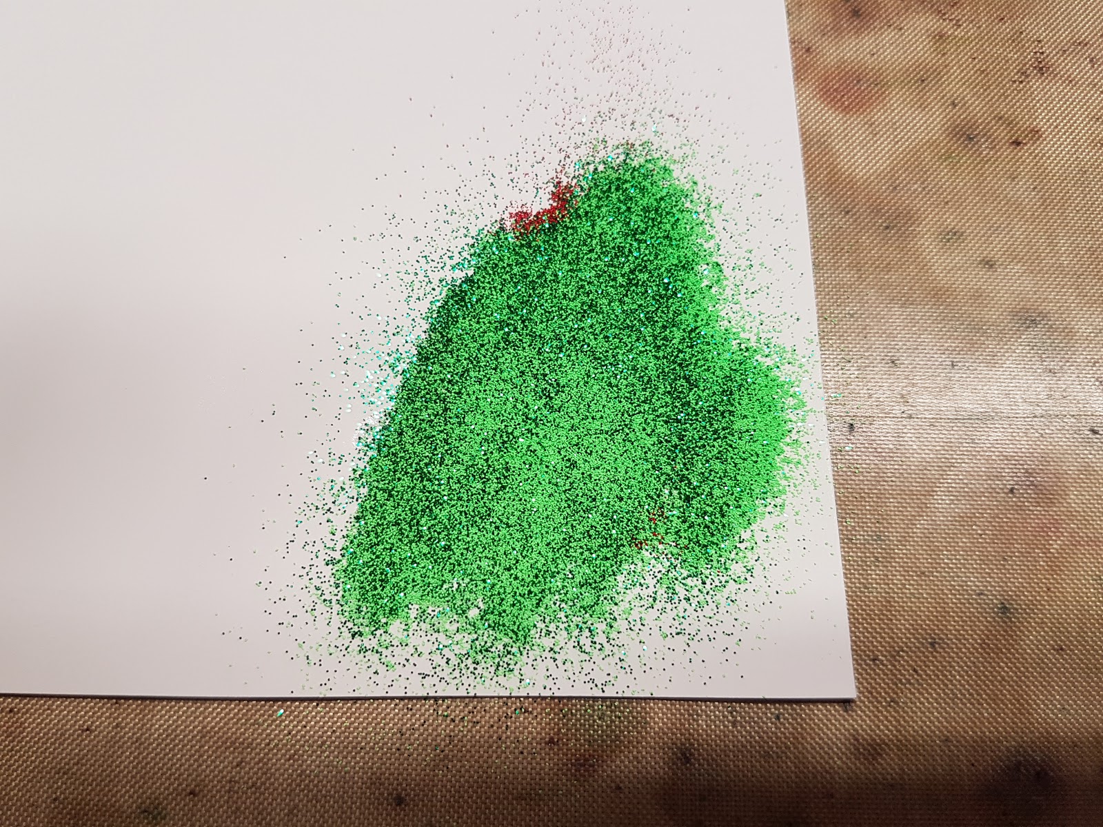 Craft projects by Bubblescrap: "Painting" with embossing powders