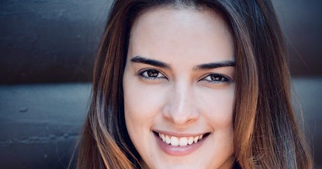 Amanda Peter faz sucesso na dublagem de Chica Vampiro da Gloob