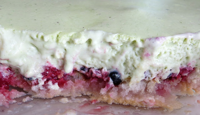 Cocotte forever: Tiramisu pistache fruits rouges à la rose : 245 calories