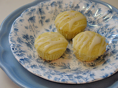 German Mini Lemon Cakes - Zitronenkuchen / Zitrone Mini-Kuchen - Amanda ...