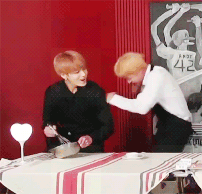 더쿠 - 같은팀 돼서 넘나 기분 좋은 방탄소년단 진과 정국의 저세상텐션.gif