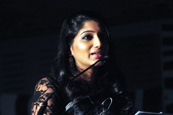 VIJAY TV ANCHOR DIVYA PICS HQ STILLS ~ Ztamil