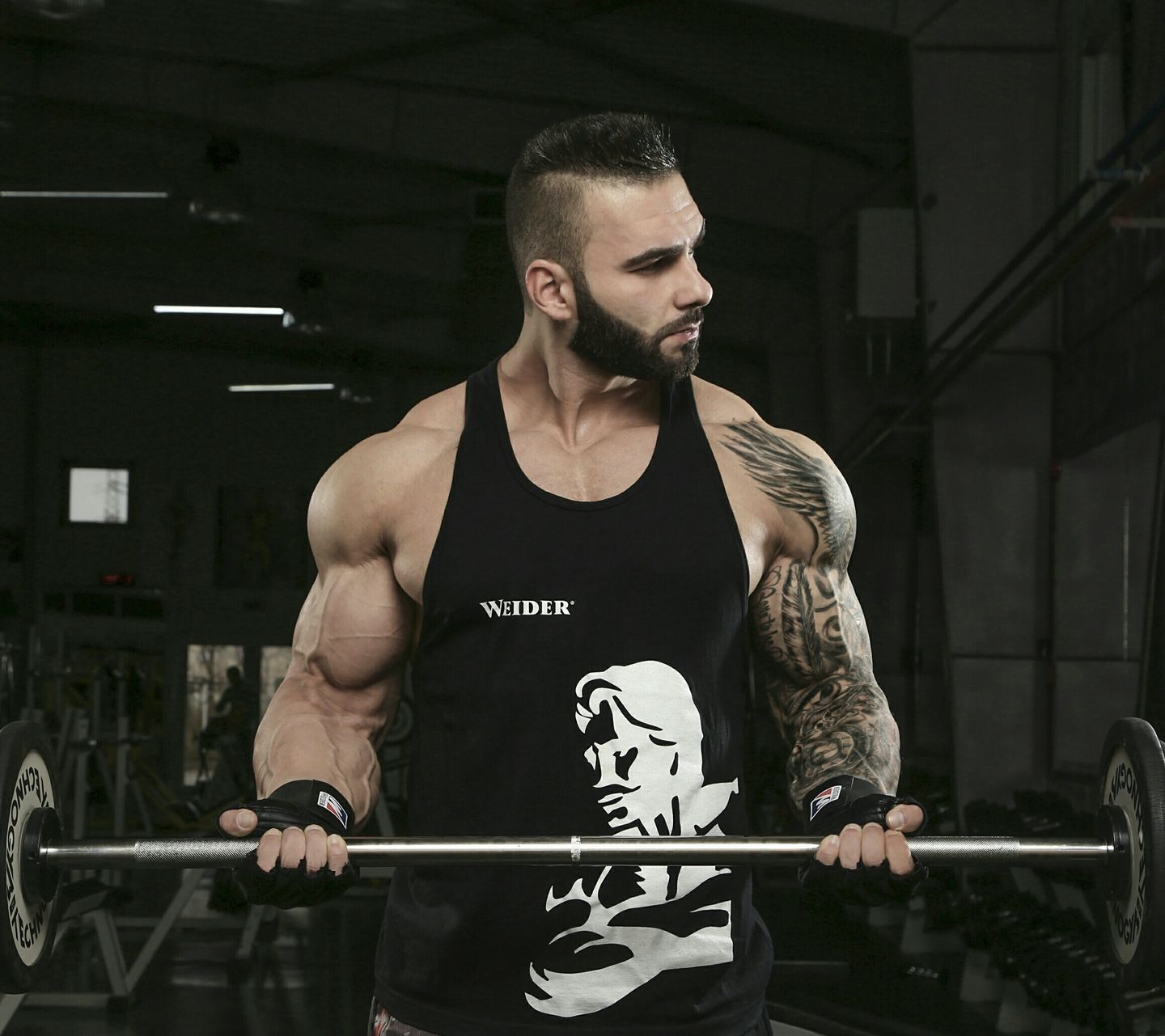 Muscle Lover: Romanian muscle hunk Roberto Alexandru