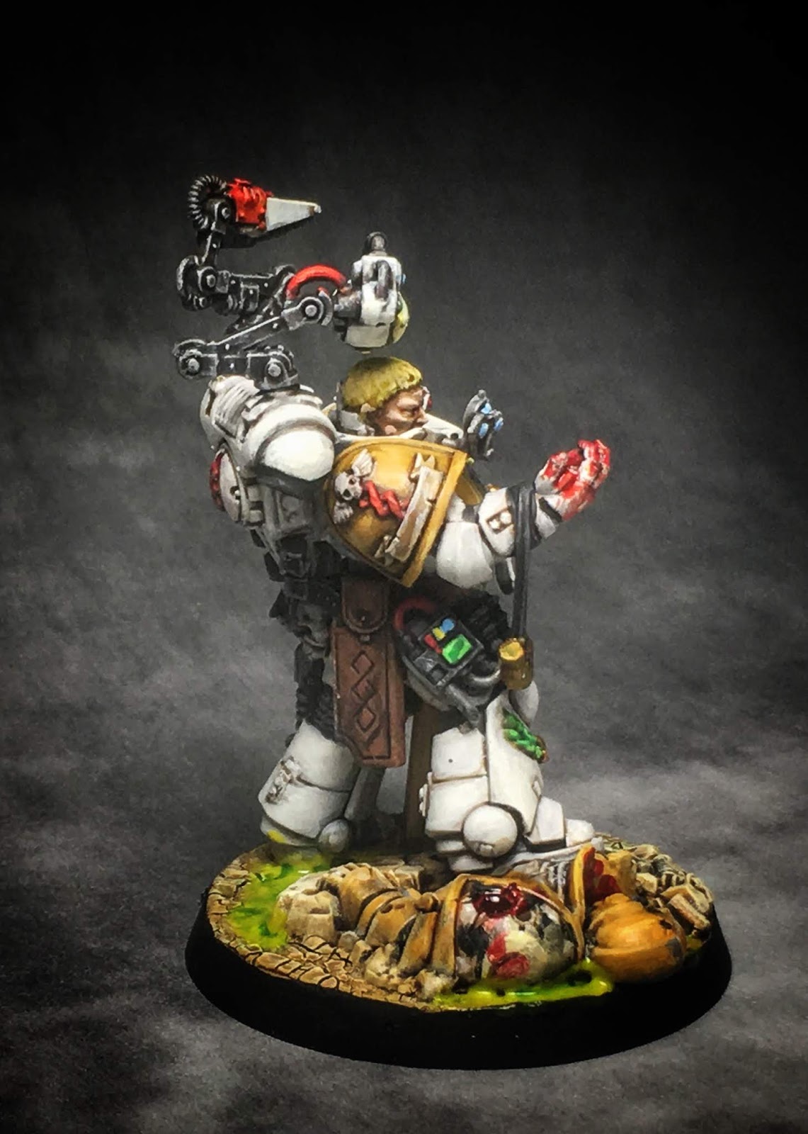 Hetairoi Wargames: Lamenter Lieutenant and Apothecary [WH40k]