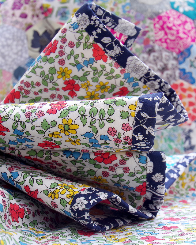 Red Pepper Quilts: Liberty of London Hexagon Quilt ~ English Paper Piecing