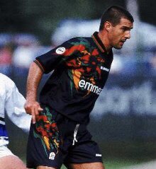 Penikmat Sepakbola dan Game Retro: 10 Jersey Klub Sepakbola Terbaik di ...