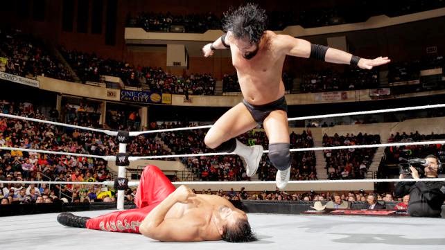 WWE In live!!!!: THE GREAT KHALI vs DAMIEN SANDOW