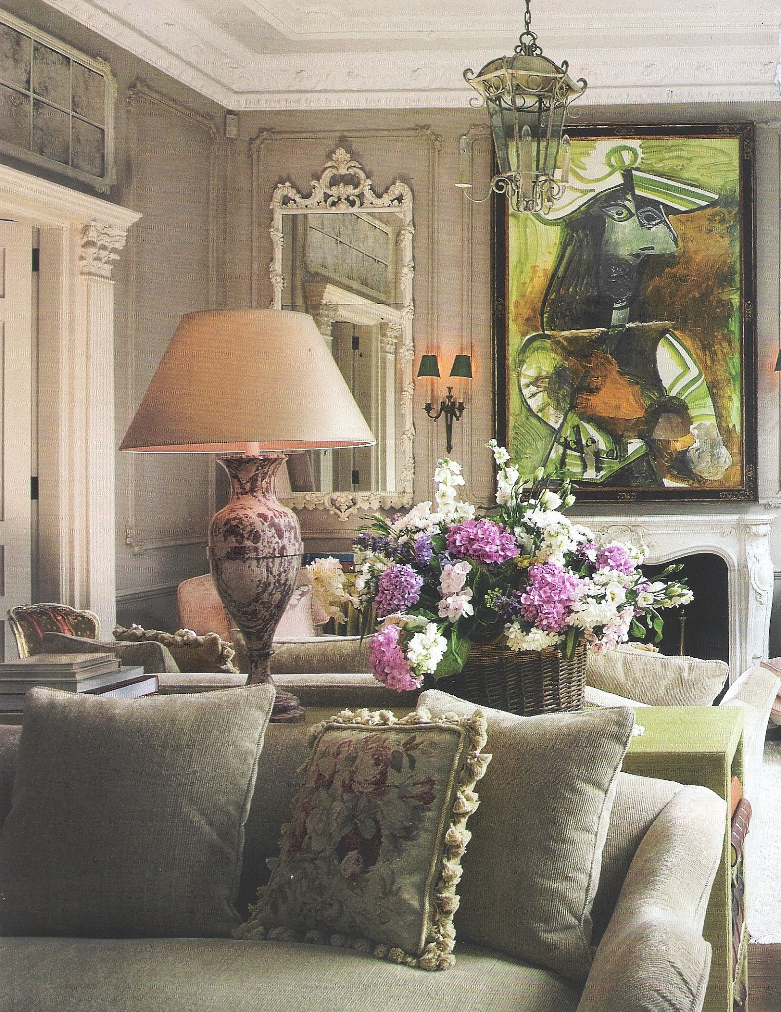 Eye For Design: Decorating Old World Interiors With Bold Modern Wall Art