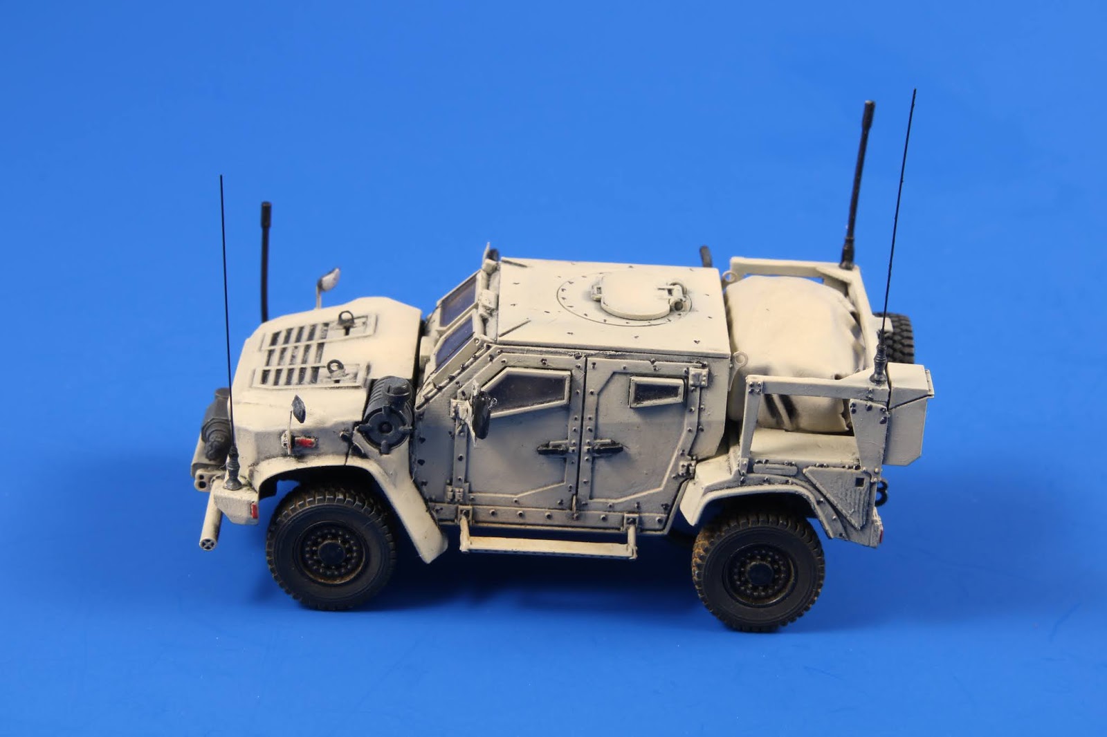 M1280/JLTV - Martin's neatly finished MV124 kit
