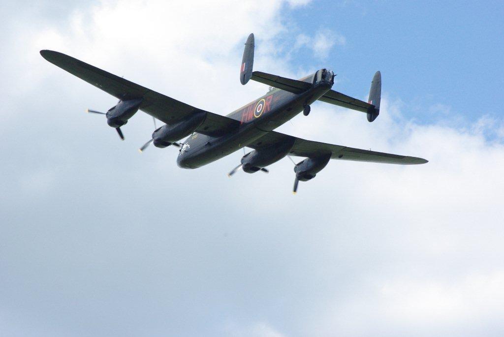 Jet & Prop by FalkeEins: Pathfinder Squadron flypast