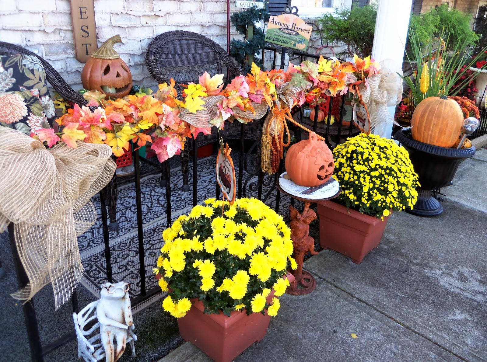 DEBBIE-DABBLE BLOG: Late Fall Front Porch and Yard Update. 2019