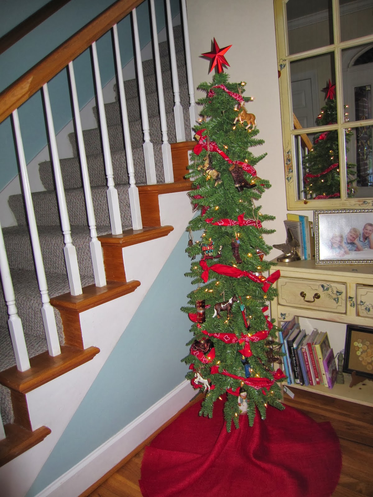Live Your Poem...: MAKE A BANDANA GARLAND FOR "WESTERN" CHRISTMAS TREE