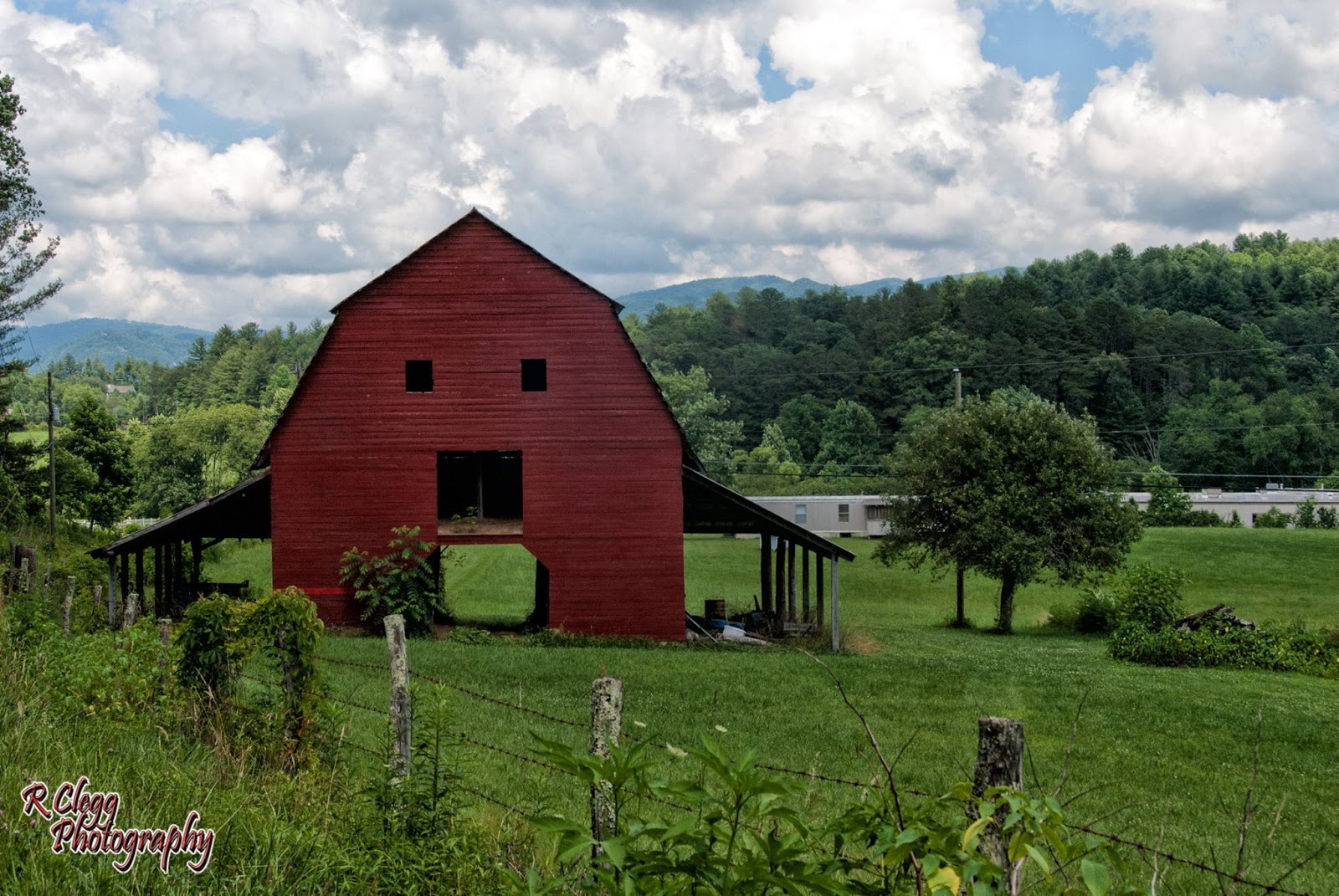 Forgotten Georgia: A Surprised Looking Barn in Rabun County