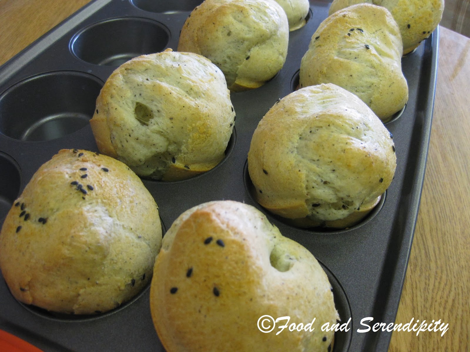 Food and Serendipity: Sesame Tapioca Bread (Sesame Mochi Bread)