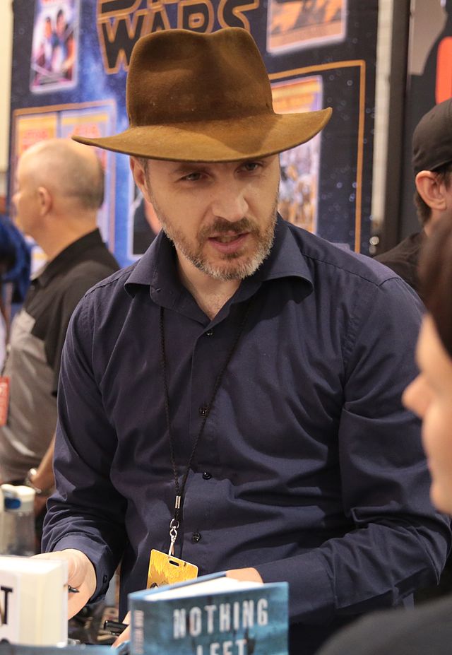 A Naked Life Reservoir: Book review: Sobre tu cadáver [Dan Wells]