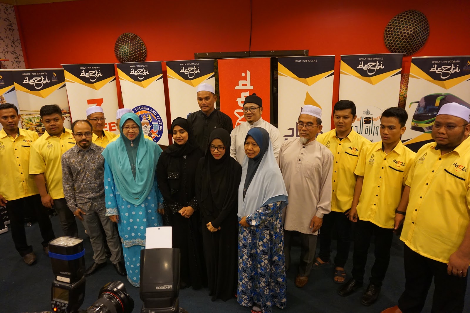 NOORKHIRIAH, AZHAN RANI DAN AZADAN RABBANI IKON UMRAH DE HEARTY 2019