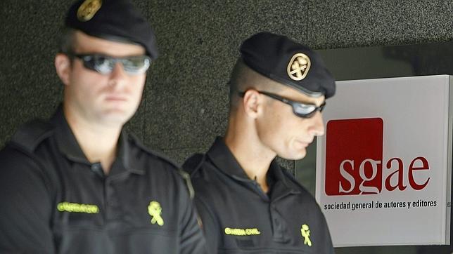 Del toro al infinito: Viva la Guardia Civil / José Ramón Márquez