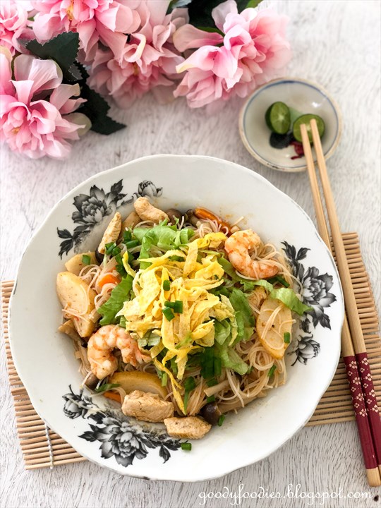 GoodyFoodies: Recipe: Tom Yum Fried Mee Hoon