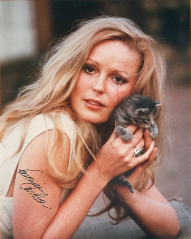 35 Fabulous Photos of Veronica Carlson in the 1960s and ’70s ~ Vintage ...