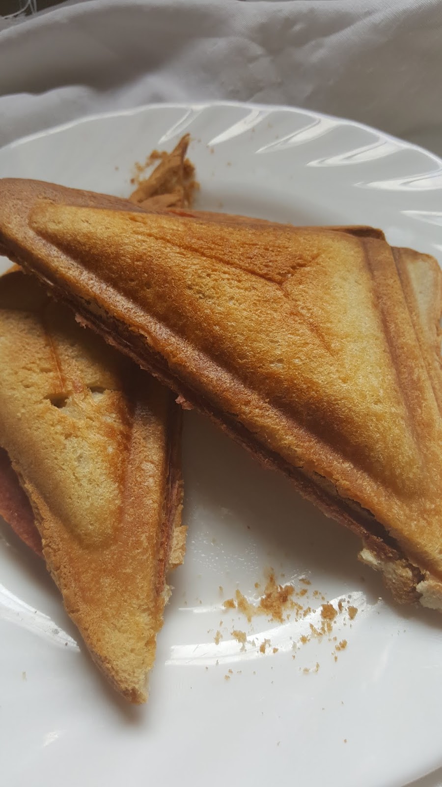 BRAWN & PEANUT BUTTER TOASTED SANDWICH