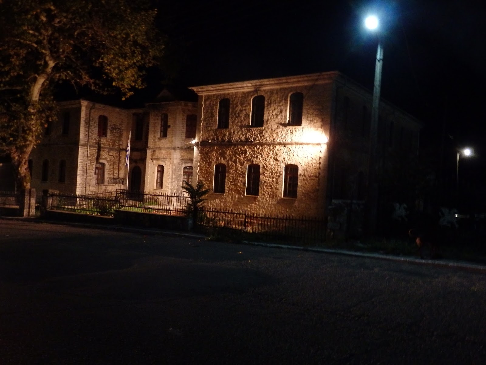 Μένουμε ... Δελβινάκι : Το παλιό σχολείο κάπως αλλιώς