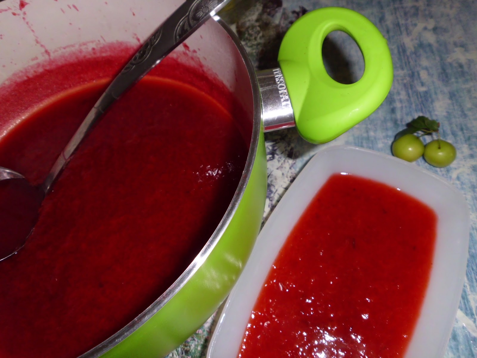 susu: Pasta de corcoduse verzi sau rosii pentru iarna