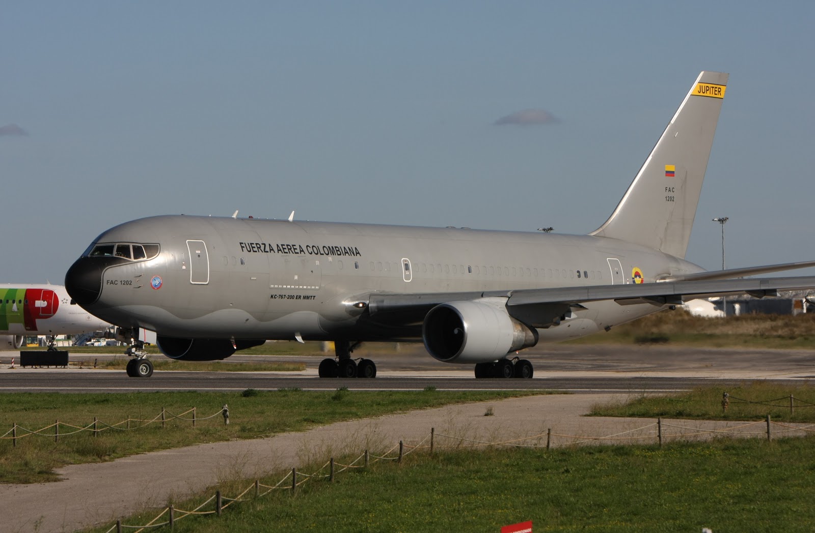 Flyingphotos Magazine News: FUERZA AEREA COLOMBIANA -KC B767-200ER MMTT