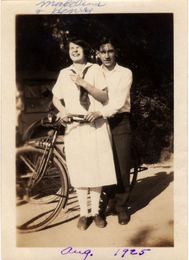 35 Cool Snaps of Young Couples That Defined Lifestyle of the Roaring ...