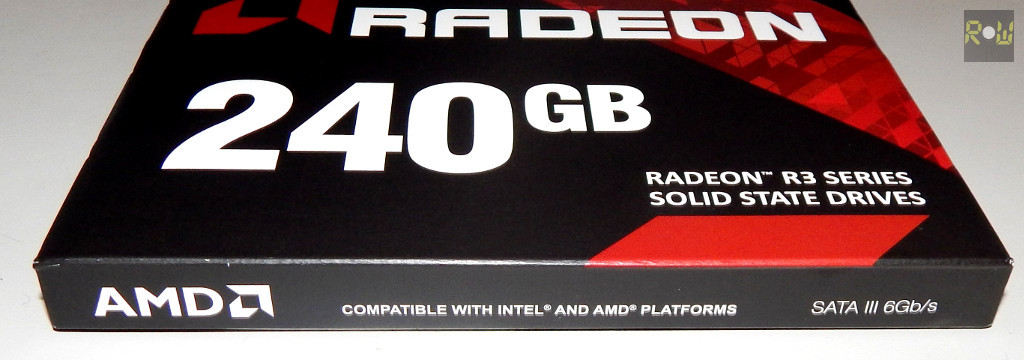 Unboxing e benchmarks: arranjo RAID 0 com dois SSDs AMD Radeon R3 de 240 GB