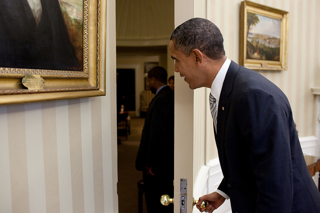 Despre usi: Obama şi uşa principală a Biroului Oval