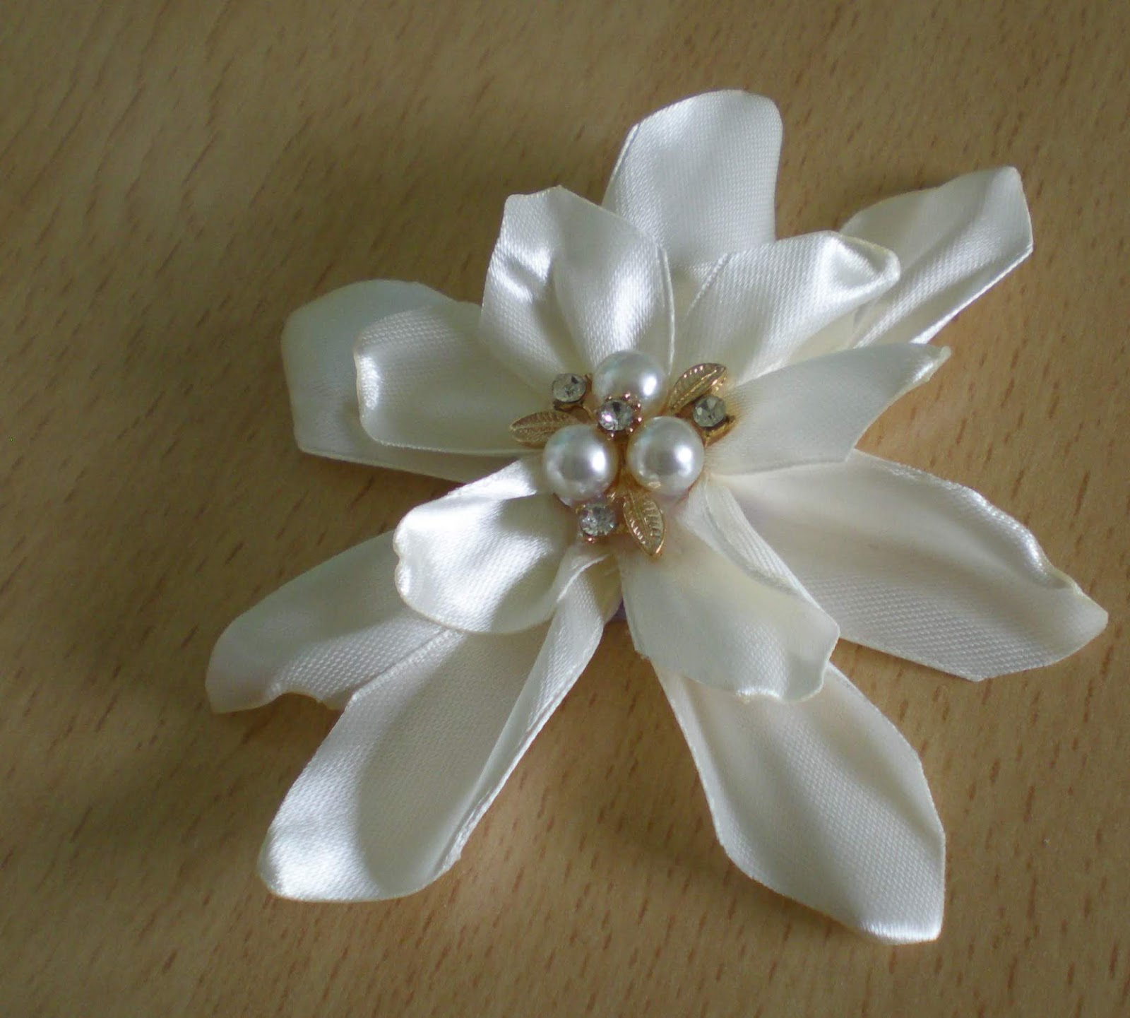 Dee's Craft Den: Satin Ribbon Flower