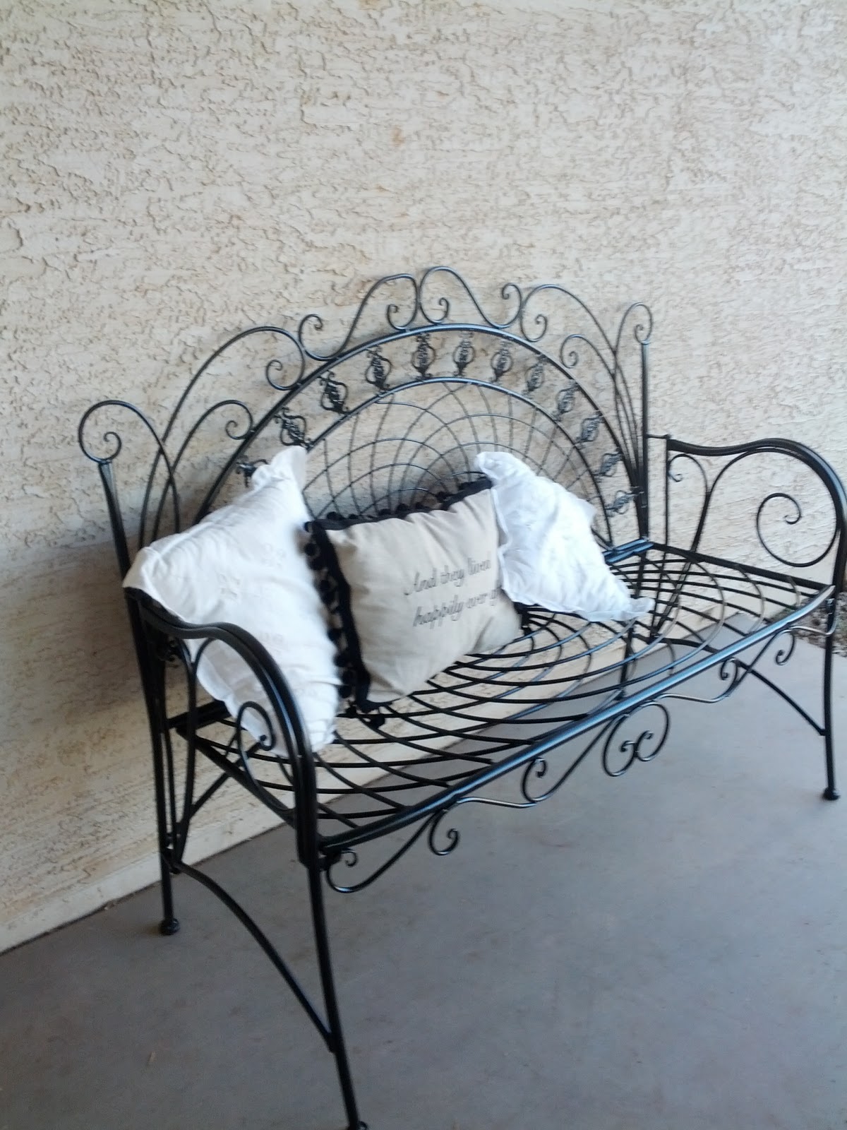 Country Chic: Metal Scroll bench