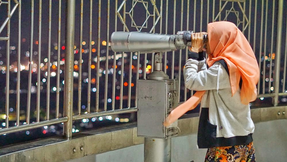 Suasana Malam Di Menara Masjid Agung Jawa Tengah (MAJT) - Ella Fitria