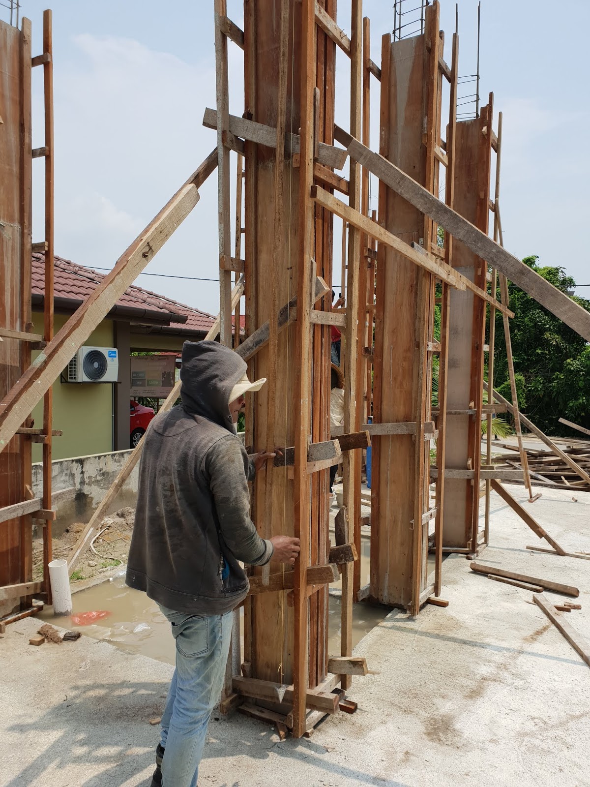 Pengalaman Membina Banglo Sendiri: Tiang Rumah