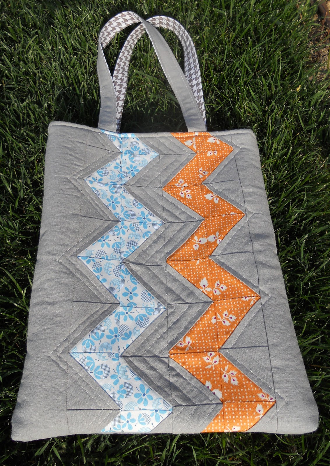 Fabric Mutt: Zig Zag Bag