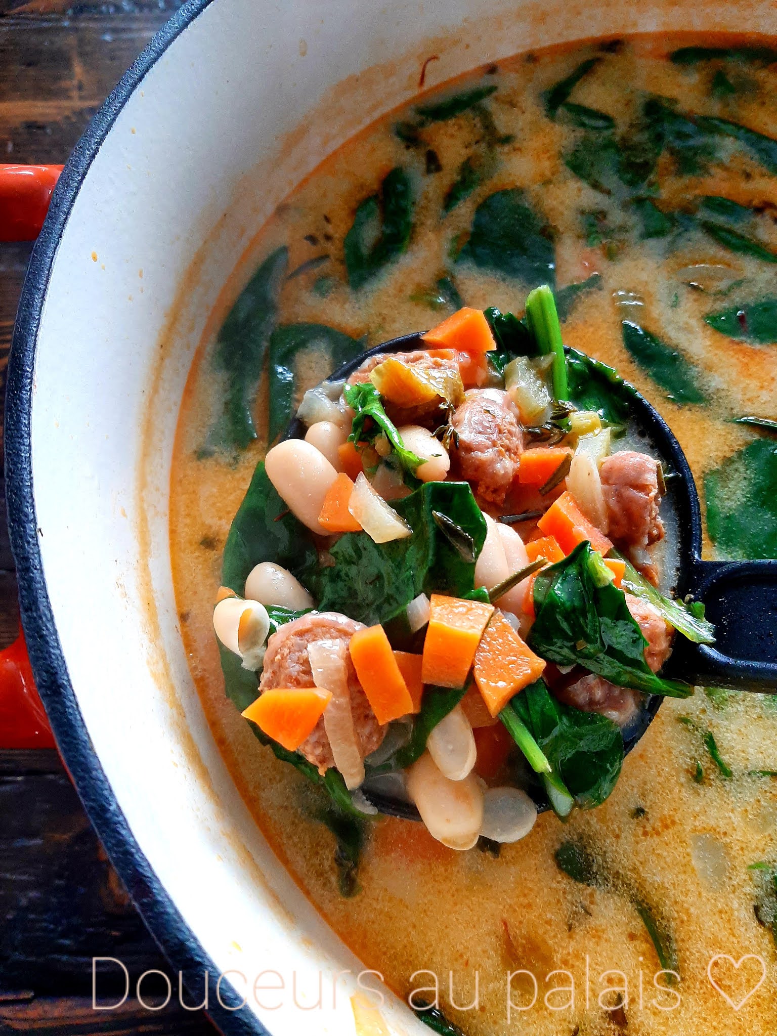 Soupe aux haricots blancs, aux épinards et aux saucisses italiennes