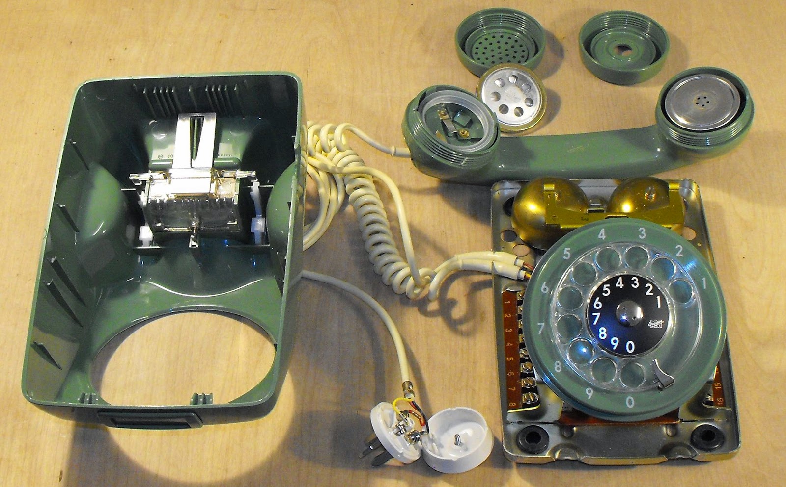 Exo Cruiser: How a Dial Phone Works (2/2)