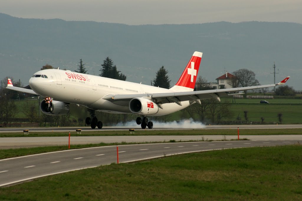 Geneva Spotting: A333 Swiss HB-JHH GVA 31/03/11 Photo: Corentin