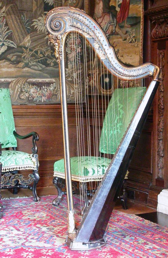 Eye For Design: Decorate Old World Style With Beautiful Antique Harps