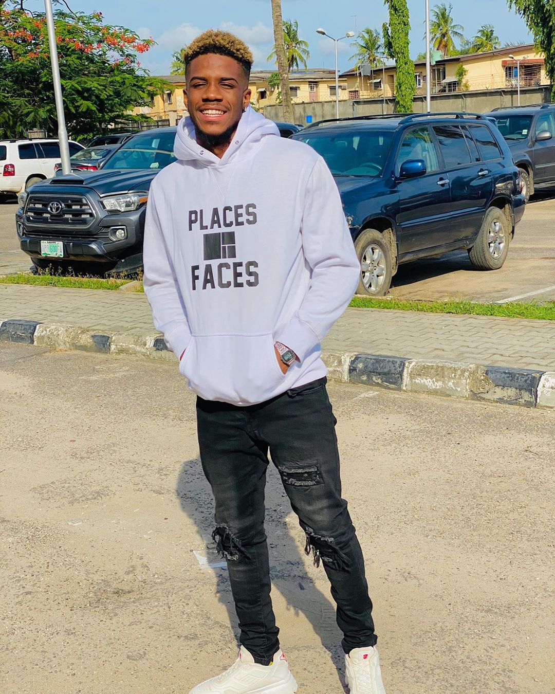 Height : How tall is Peter Abang 'Peerou'?