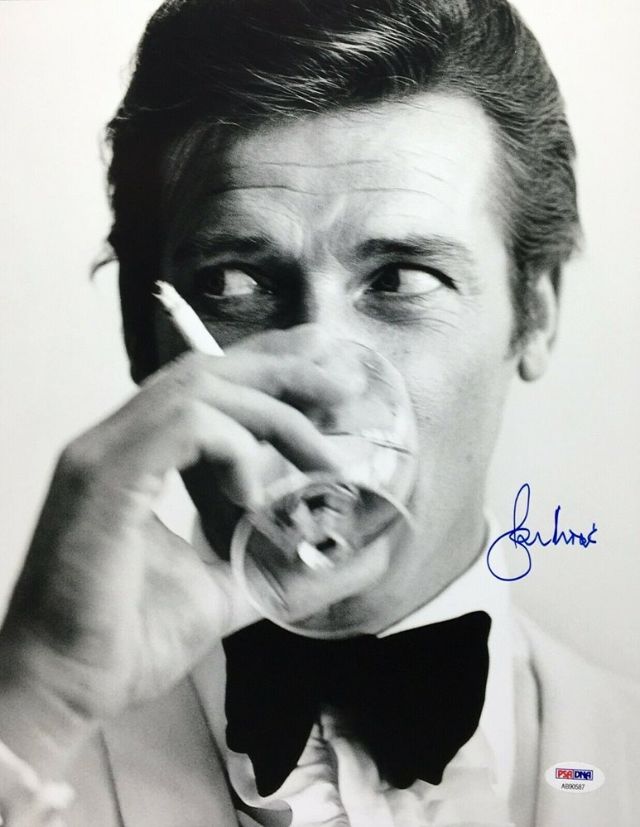 50 Handsome Photos of Legendary James Bond Star Roger Moore From ...
