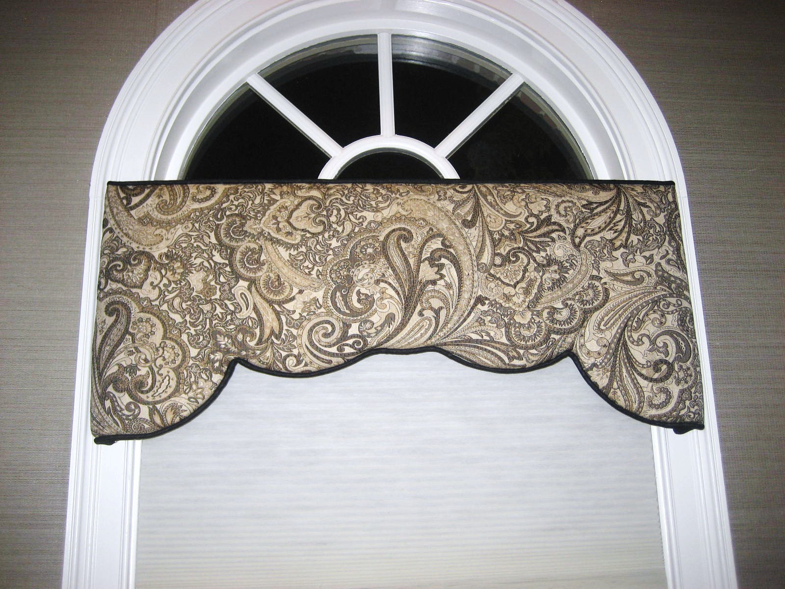 The Drapery Shop: Shaped Cornice in a Bay Window