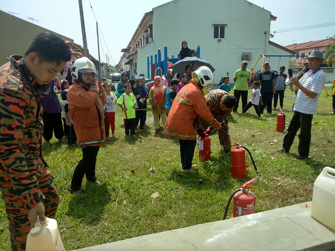 TAMAN DESA PERMAI 3: Program Gotong Royong & Bersama Bomba @ Taman Desa ...