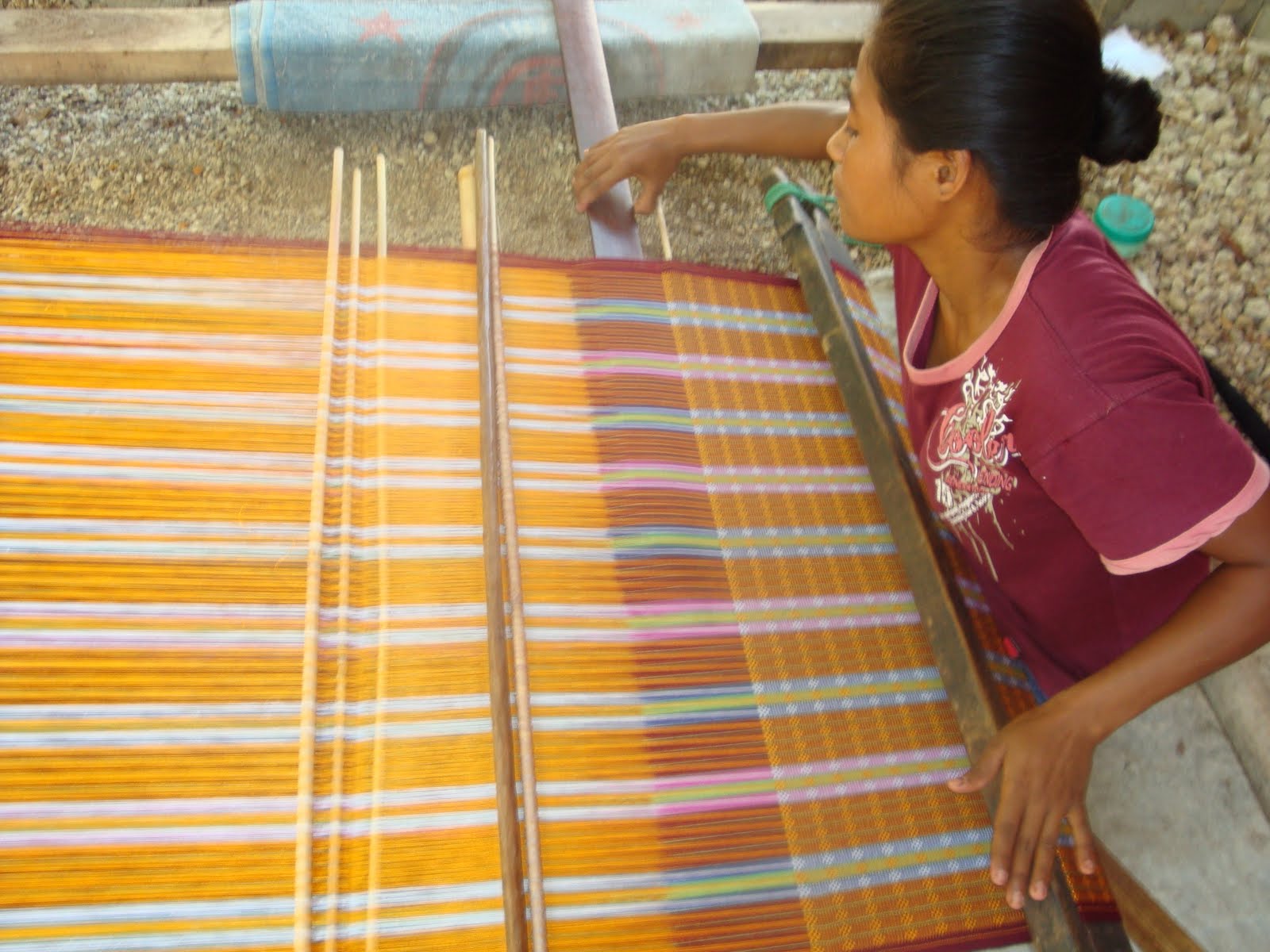 HUBIN TEKA IKU MOF: PEREMPUAN DALAM SENI TENUN IKAT SIKKA FLORES