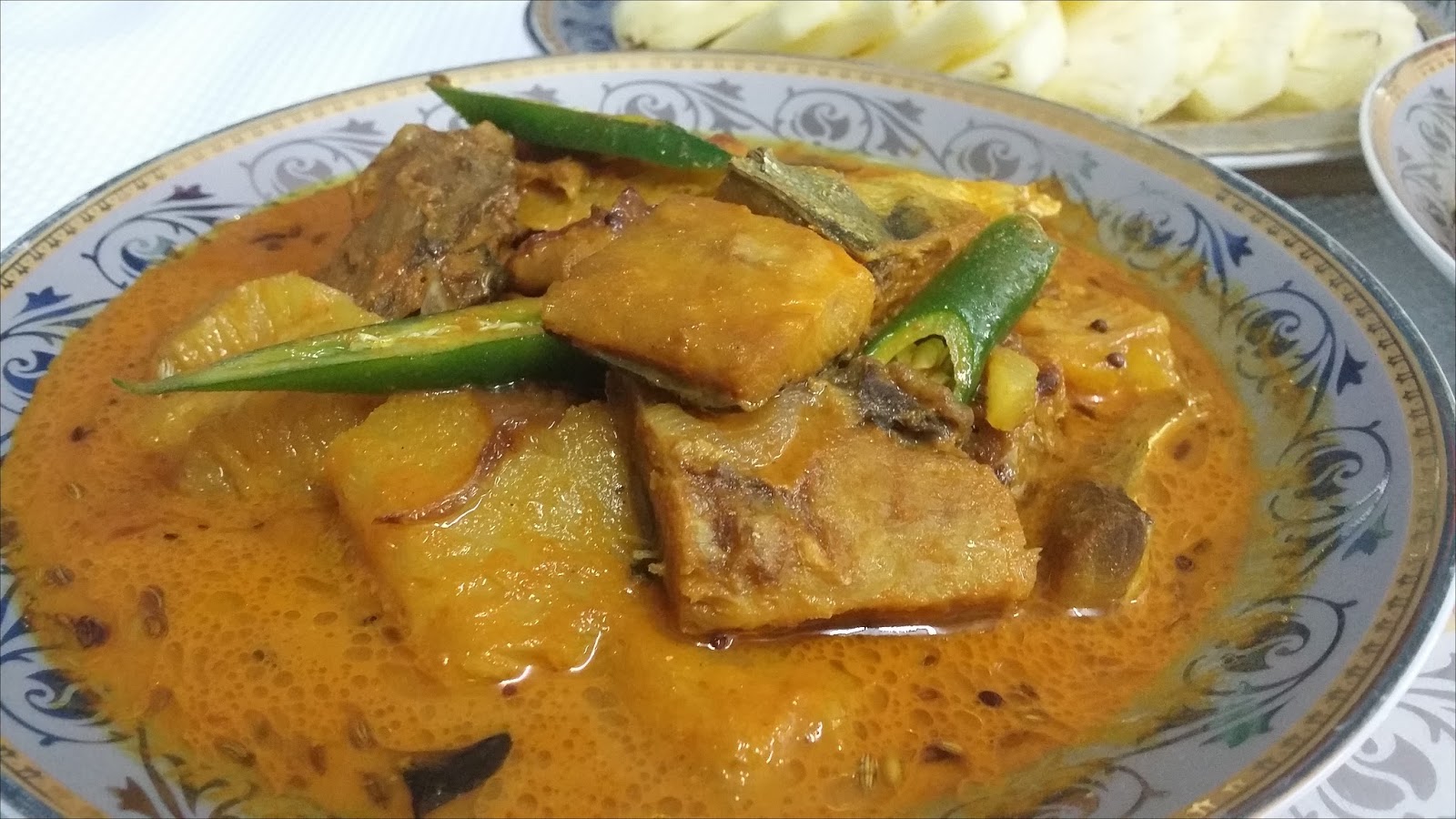 MENU KELUARGA DI HUJUNG MINGGU, Kari Ikan Talang Masin, Kobis Goreng ...