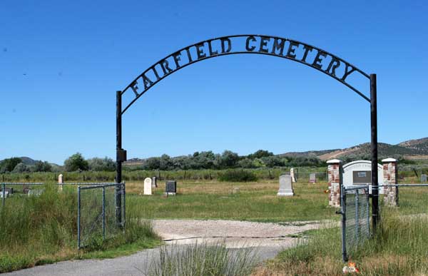 Artwife Needs a Life: Visiting Fairfield, Utah: School and Cemetery