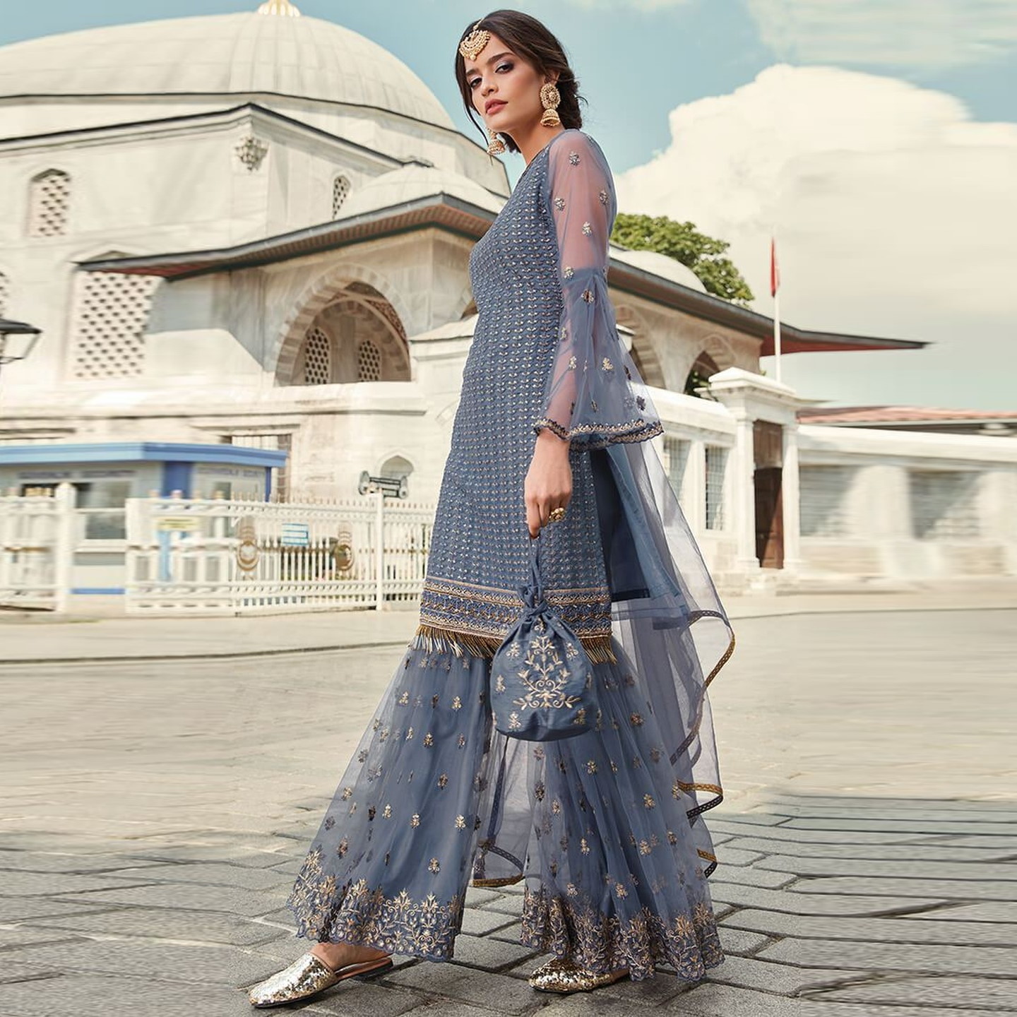 India Clothes – Representing Colourful And Vibrant India