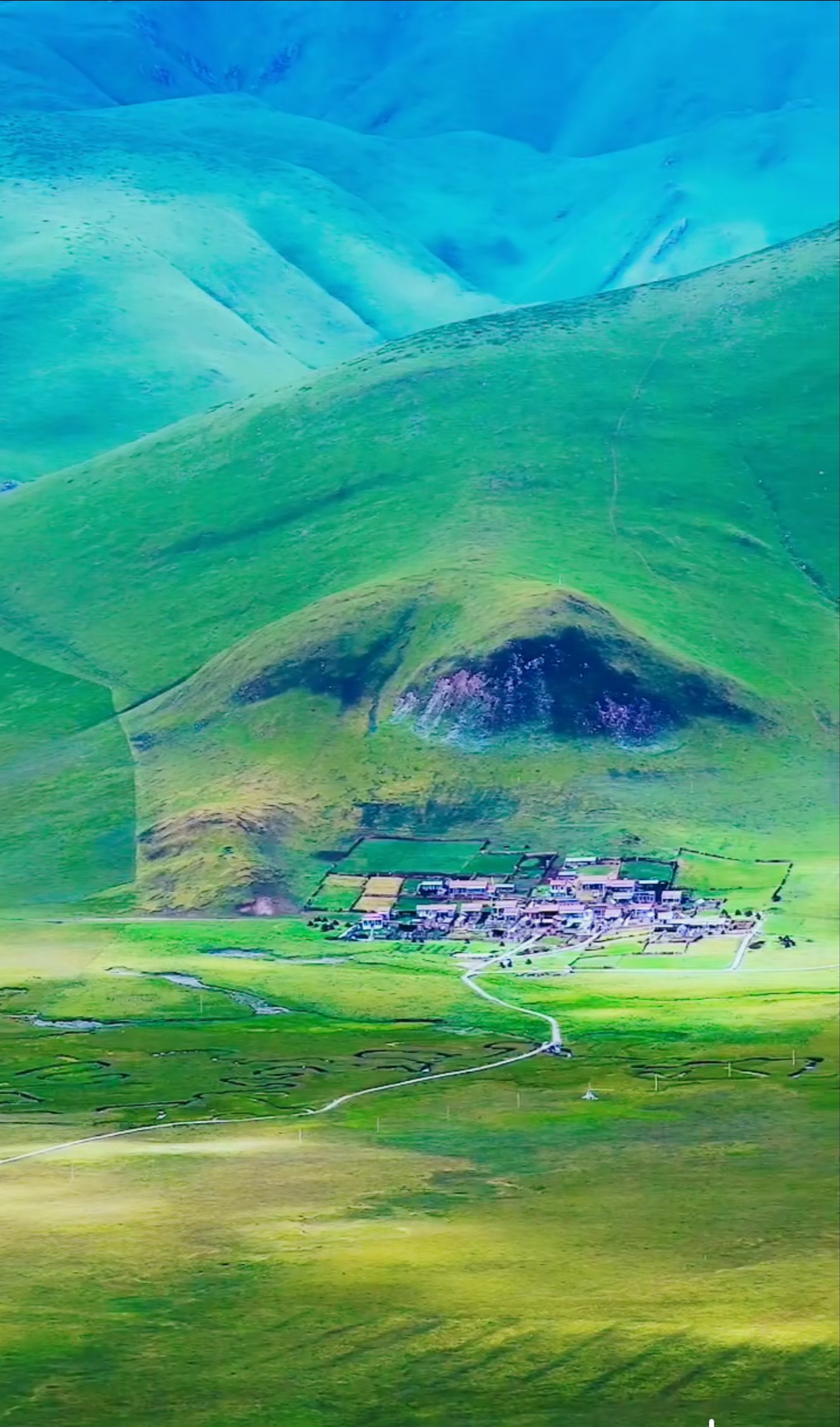 16Travel photograph landscape of magnificent mountains