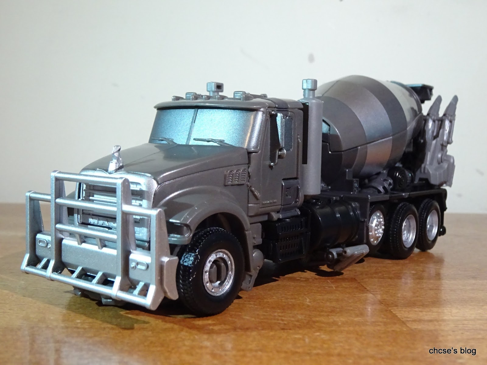 ChCse's blog: Toy Review: Transformers Generations Studio Series ...